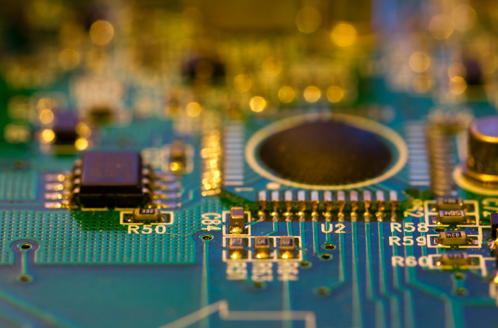 90-deg. Hybrid Coupler Conquers 1 to 12 GHz | Microwaves & RF