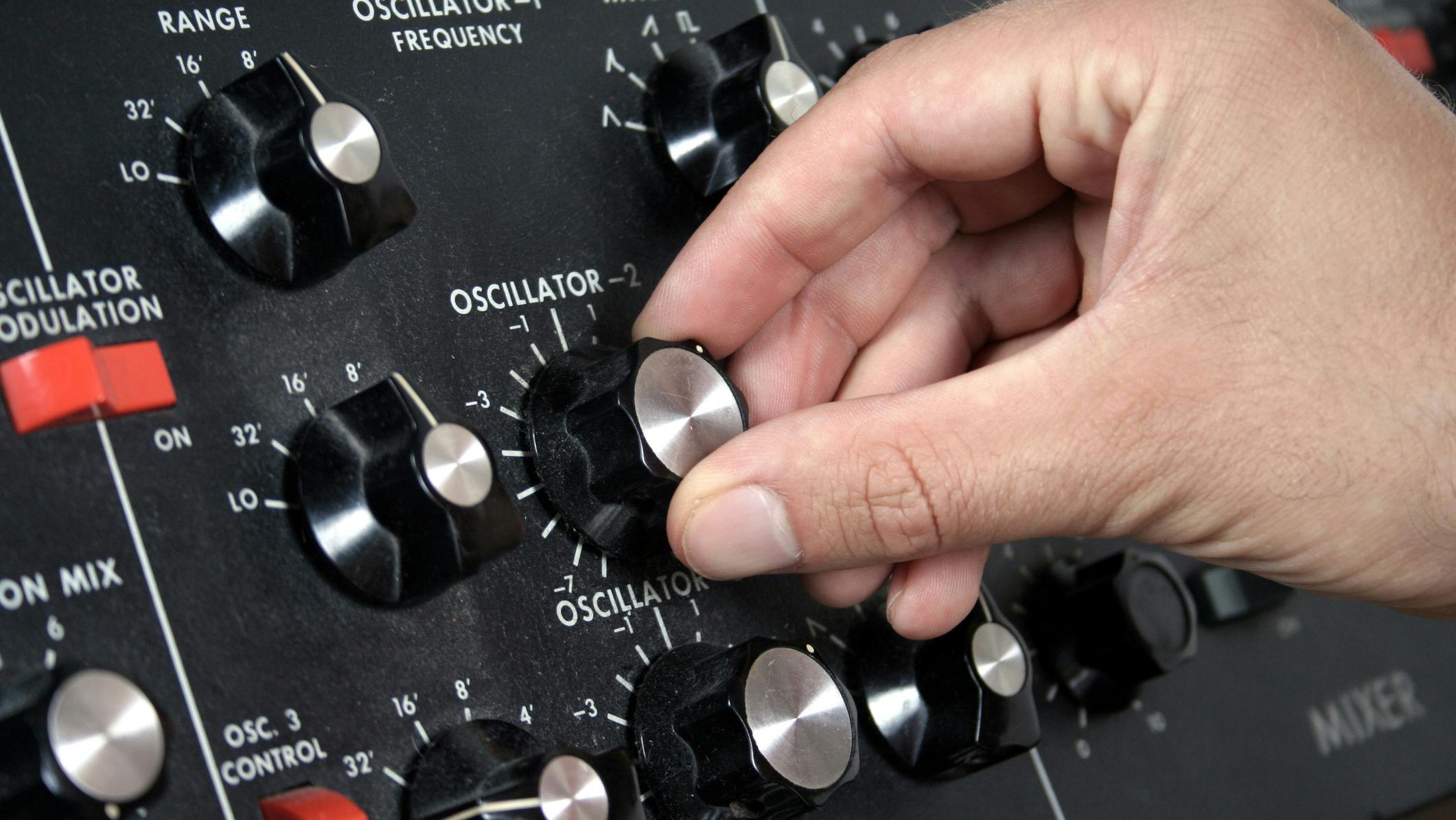 Shrink Clock Complexity with MEMS-Based Clock Generators | Microwaves & RF